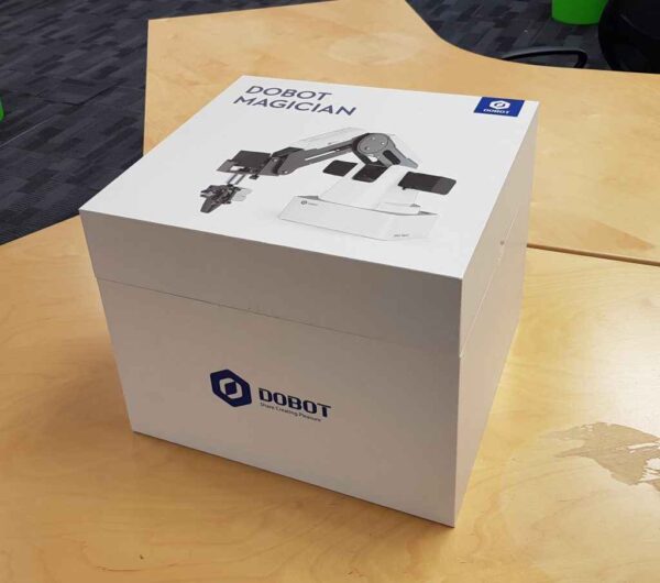 El robot Dobot Magician aprueba con éxito el test de funcionalidad ...